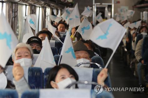 고향 땅은 못 밟아도 최북단 도라산역 향하는 통일 열차 출발 나무뉴스