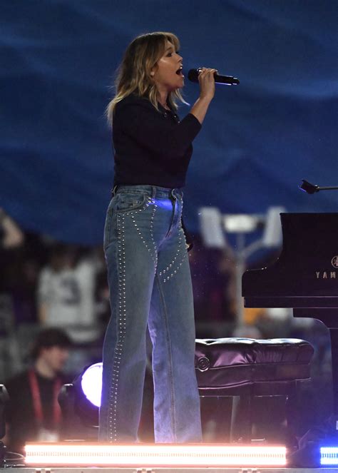 Singer Rachel Platten Criticized For Fake Crying After Performing The