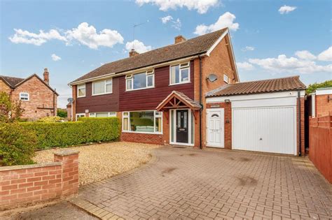 Boat Lane Evesham Wr11 3 Bed Semi Detached House £375000