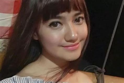 Hapus Foto Jilbab Hingga Dibaptis Ini 8 Perjalanan Spiritual Marcella