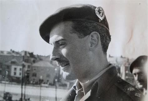 Lovat With His Green Commando Beret And Fraser Clan Cap Badge A Deer