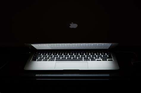 图片素材 笔记本电脑 的macbook 移动 工作 苹果 黑与白 技术 白色 互联网 通讯 商业 黑色 灯光