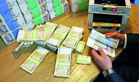 سوپرایز ویژه اول ماه برای کارمندان حقوق کارمندان در سال ۱۴۰۳ افزایش می یابد