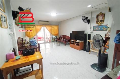 ทาวน์เฮาส์ 2 ชั้น หมู่บ้าน กานต์มณี เนื้อที่ 16 ตรว ถนนบางกรวย ไทรน้อย อ บางบัวทอง จ นนทบุรี