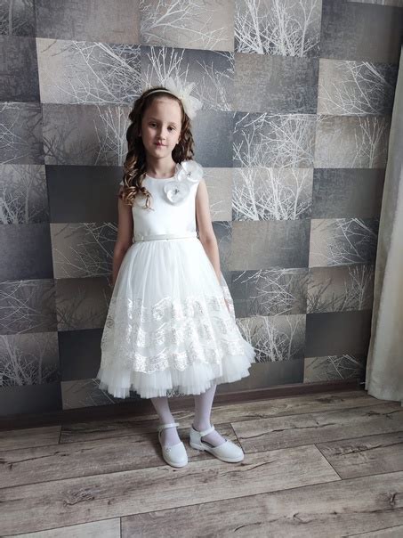 Продам платье на девочку Рост 116 нужно мерить 1500р Туфли 33 размер 500р Состояние