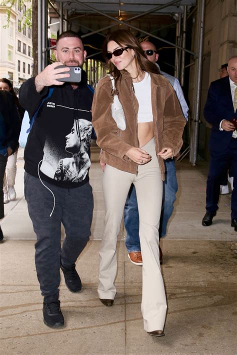 Kendall Jenner Braless Cameltoe Hot Celebs Home