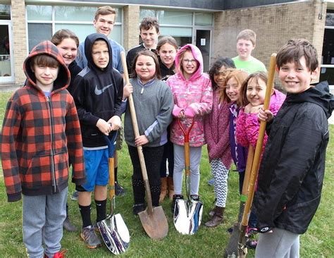 Wind Gap Middle School Gears Up For Teaching Garden