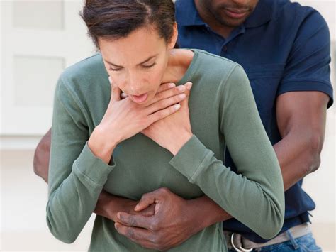 Recognizing Signs Adult Choking First Aid Tips