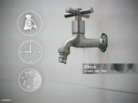 누수 파손 망가진 수도꼭지 그 결과의 아이콘이있는 욕실의 밸브 돈을 잃고 시간을 낭비하며 습기로 인해 곰팡이가 발생할 수 있습니다 0명에 대한 스톡 사진 및 기타 이미지