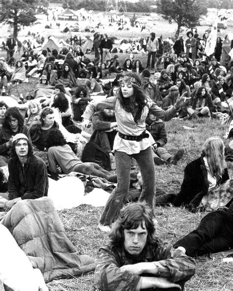 Stunning Photos Depicting The Rebellious Fashion At Woodstock 1969