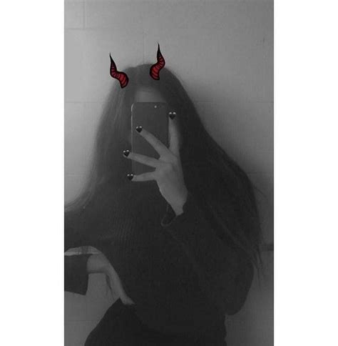 عکس پروفایل سیاه و سفید دخترانه خفن