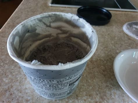 주말 아침에 아이스크림을