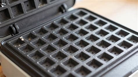 How Long Does A Nonstick Waffle Iron Last The Wear Signs To Watch