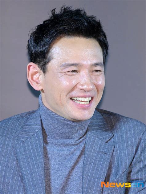 玄彬升级当爸后首度亮相 蓄胡子造型变化大新浪图片