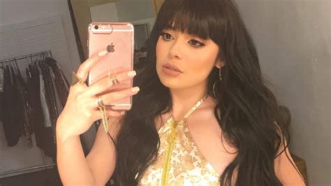 Tracy Sáenz Camina En Topless Por Reforma