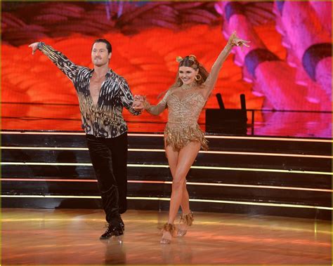 Olivia Jade And Val Chmerkovskiy Dance To The Lion King On Dancing With The Stars Disney Week