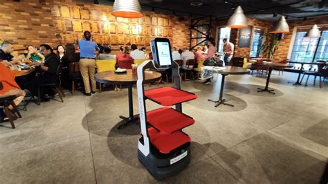 how service robots can boost your restaurant s efficiency kiran smart robotics middle east