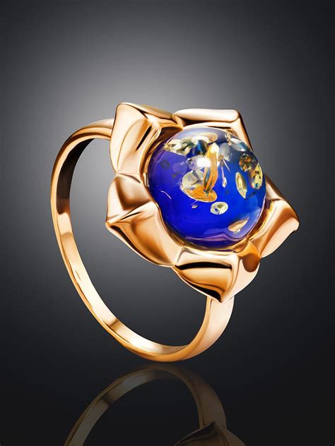 фото Эффектное кольцо из позолоченного серебра и синего янтаря «Василёк ジュエリー