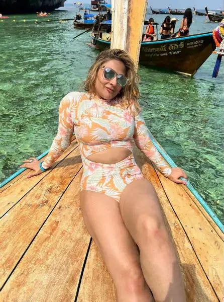 Urvashi Dholakia Hot Pics And Photo In Bikini