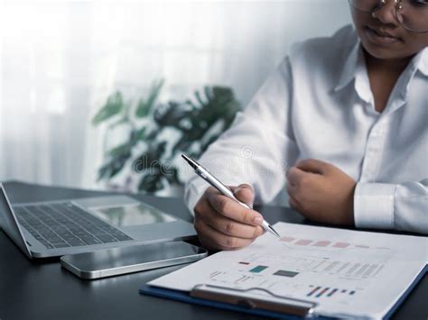 Business People Use Computers To Analyze Business And Manage Corporate