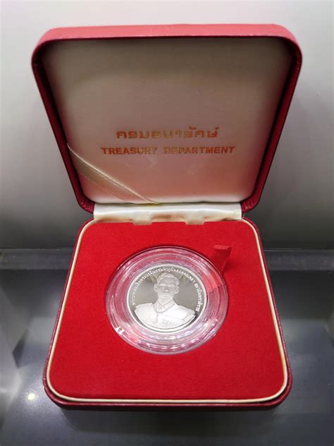 เหรียญเงินขัดเงา พระรูป รัชกาลที่9 หลัง เรือพระที่นั่งนารายณ์ทรงสุบรรณ พิมพ์ใหญ่ ขนาด 3 เซน