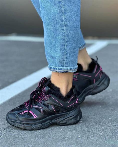 Кросівки зимові розпродаж — ціна 1260 грн у каталозі Кросівки Купити жіночі речі за доступною