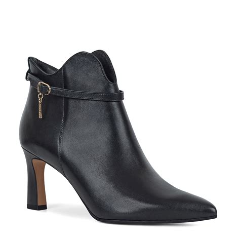 Elegant Black Leather Ankle Boots With A Comfortable High Heel Made Of