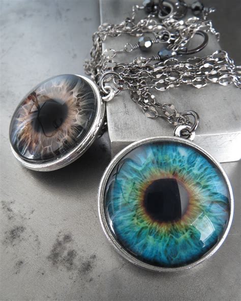 Realistic Eyeball Necklace Two Sided Eye Pendant Halloween Jewelry