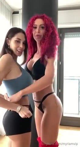 Due Tettone Italiane Lesbiche In Calore Amaporn