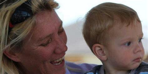 Женщина объяснила почему до сих пор кормит 7 летнего сына грудью