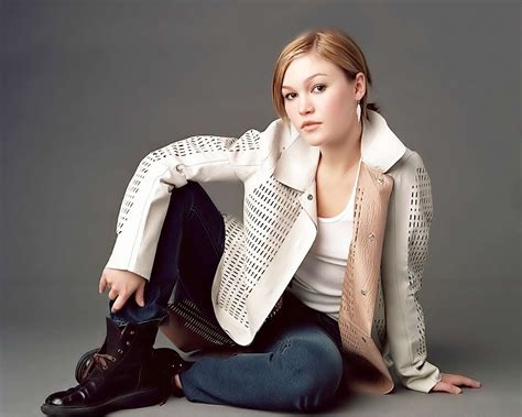 Julia Stiles Hd Wallpapers High Definition Free Background