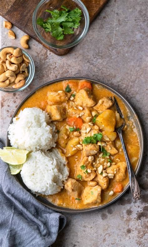 Pin By Tammie On Chicken Curry Recipes Chicken Massaman Curry