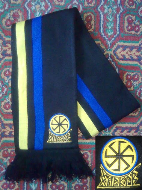 Український колекціонер футбольних шарфів/Ukrainian collector of ...