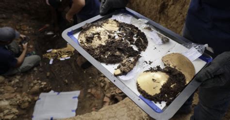 1200년된 무덤서 금 무더기 발굴…엎드린 시신 이유는