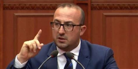 Pjatë Me Fasule Dhe Sallatë Me Ullinj Saimir Korreshi Publikon Pamje Nga Komisariati Natë E