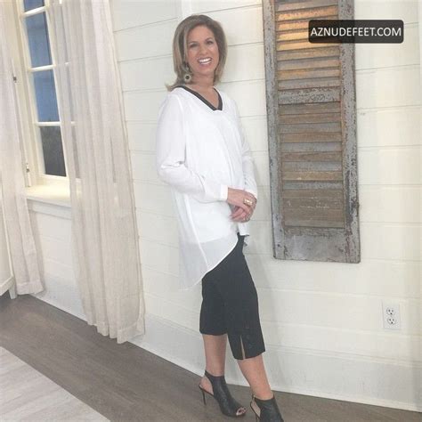 Susan Graver Feet Aznudefeet