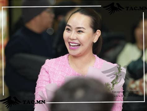 Дуучин А Түмэн Өлзий урлагийн хамтрагчаа дэмнэж явна ТАС МН