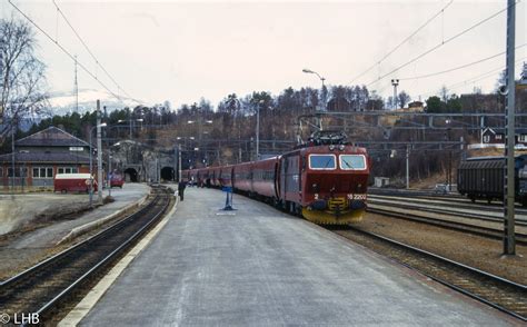 Nsb El16 2202 Train 42 To Oslo Ready For Departure Dombå… Flickr