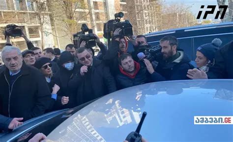 მონებო მკვლელებო ხმაურია საქალაქო სასამართლოსთან სააკაშვილის სოლიდარობის აქციის