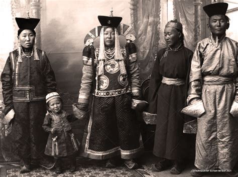 “ХХ зууны хүрээ хотын монгол эмэгтэйчүүд” Newswall