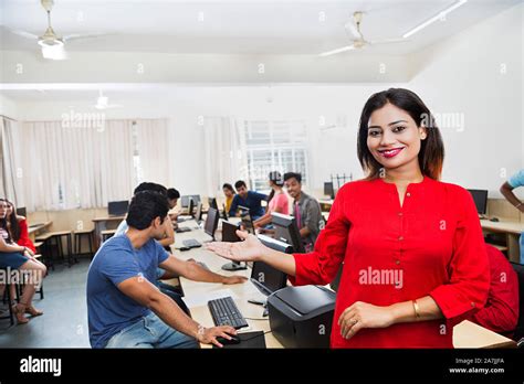 Adult Woman College Teacher Hand Gesturing Showing Babes Studying Computer At Computer At