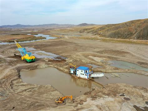 Заамар суманд ашигт малтмал олборлох үйл ажиллагааны улмаас эвдэрч орхигдсон 142 га талбайг