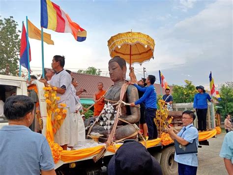 ឡាវពង្រីកការជីកកកាយព្រះពុទ្ធបដិមា ដែលមានអាយុកាលរាប់រយឆ្នាំ