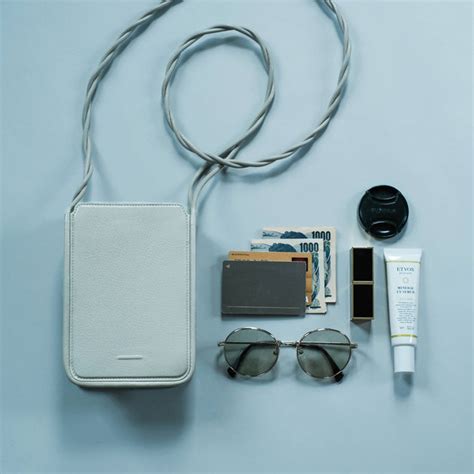 Objects In “objcts” Vol2 旅に出る日のバッグの中身