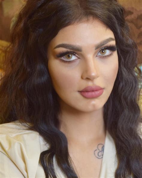 Kuwaiti Women Kuwaiti Girls Style Makeup In 2025 Brunette Black
