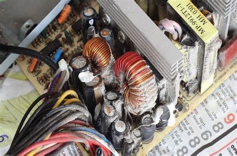 Как подключить магнитолу дома автомагнитолу к сети в 220 В включить через блок питания от