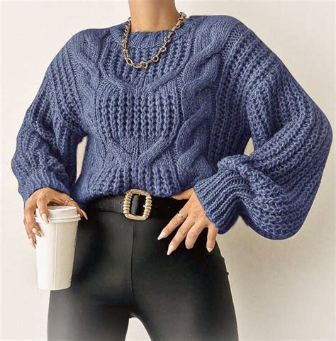 Пуловер с V образным вырезом спицами