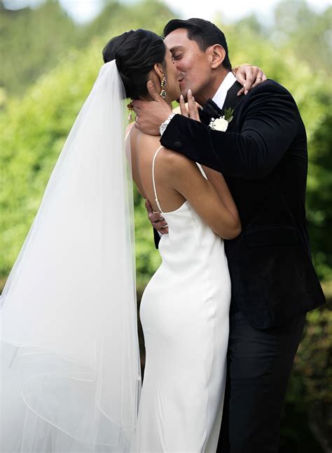 Sexy V Neck Spaghetti Straps Silk Like Satin Wedding Dresses With Sweep