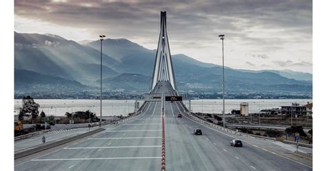 Вдигнаха още таксите по магистралите във Франция