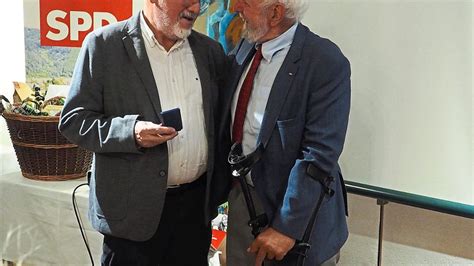 Gutach Bernd Salzmann Erhält Die Willy Brandt Medaille Kinzigtal Schwarzwälder Bote